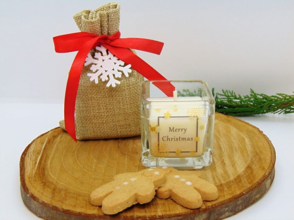 Соева свещ с аромат на Коледни бисквитки | NewAge.bg